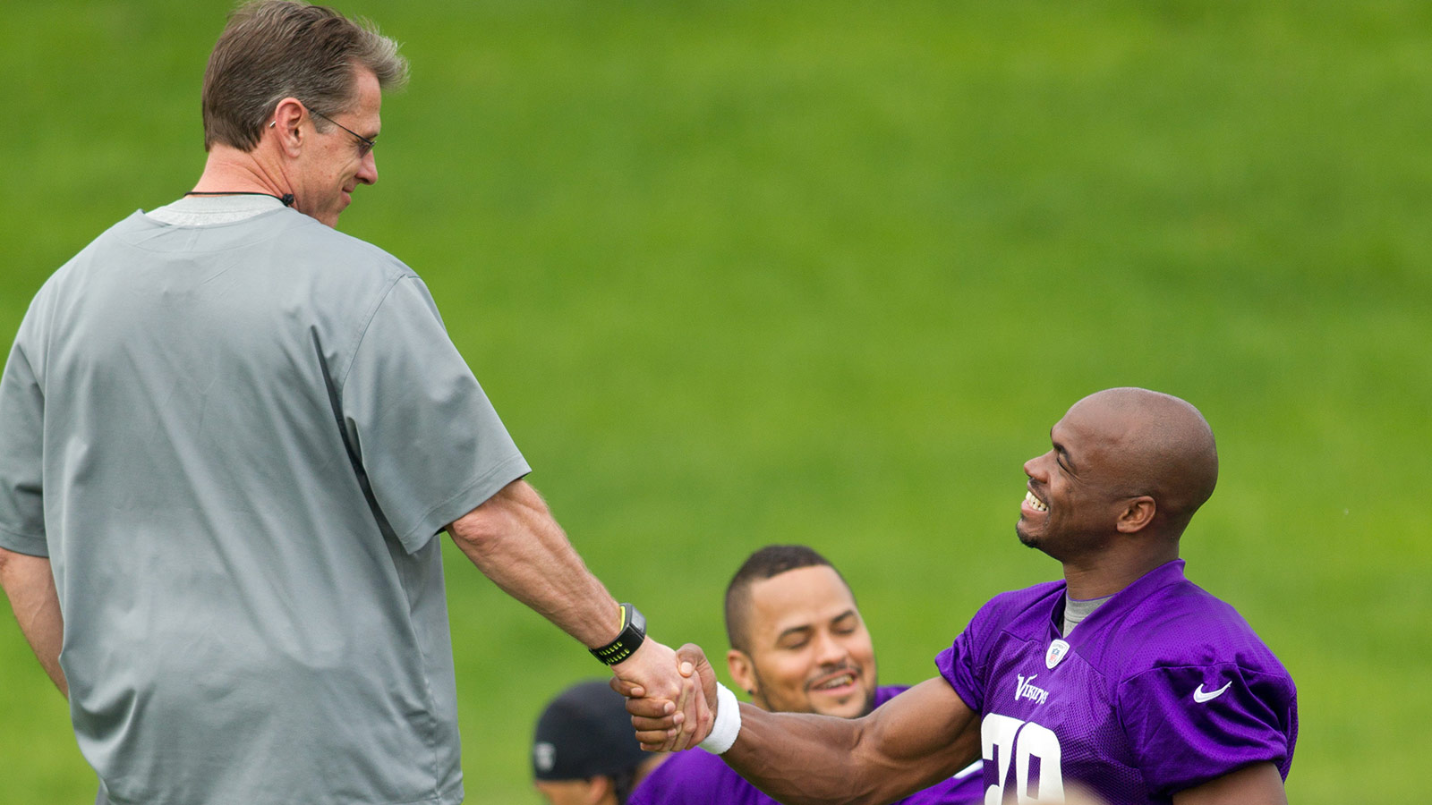 Earl Bennett Describes Encountering the Famous Adrian Peterson Handshake