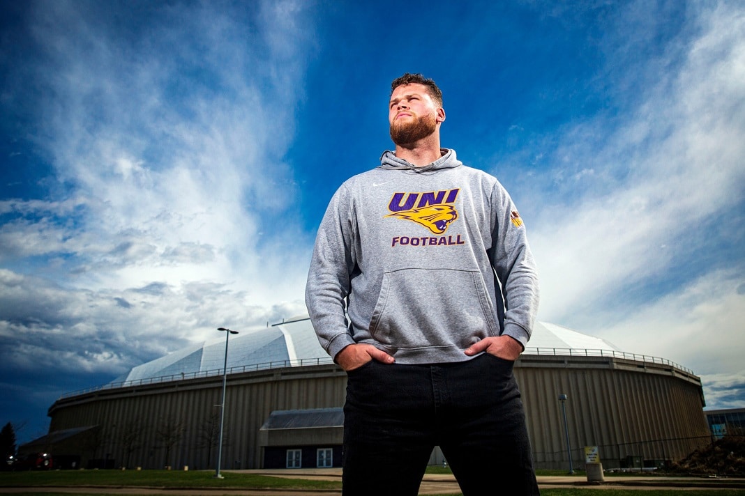 Former Bear Practically Begs Team To Draft Massive Spencer Brown