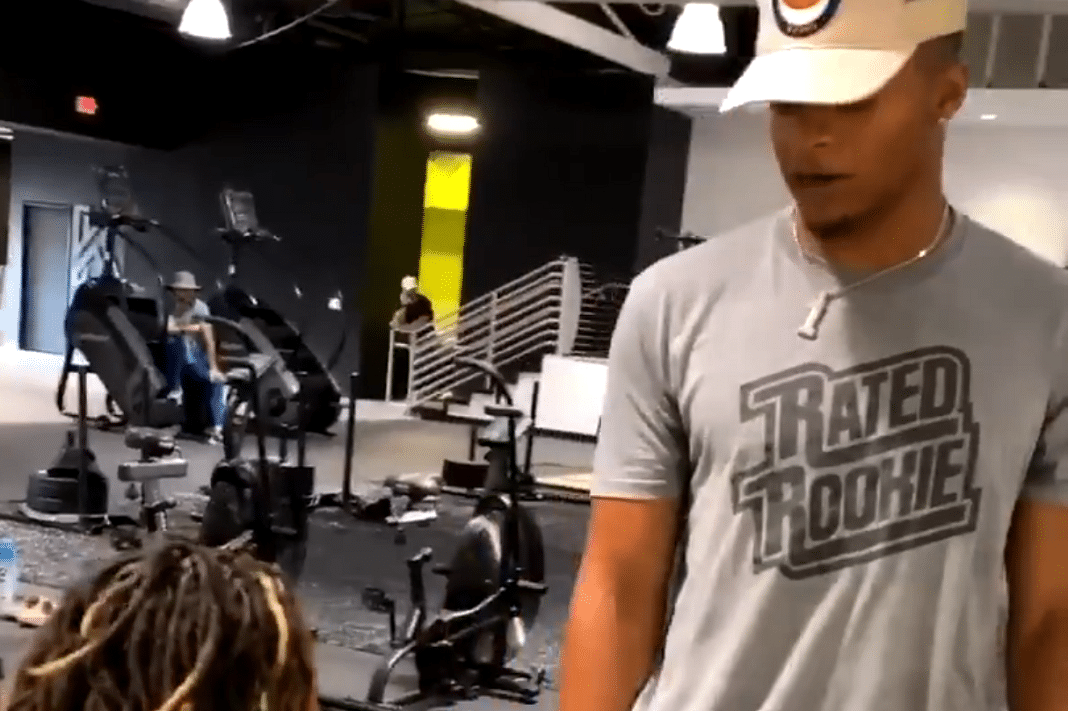 VIDEO: Justin Fields Delivers Lowkey Flex While Meeting Young Fan