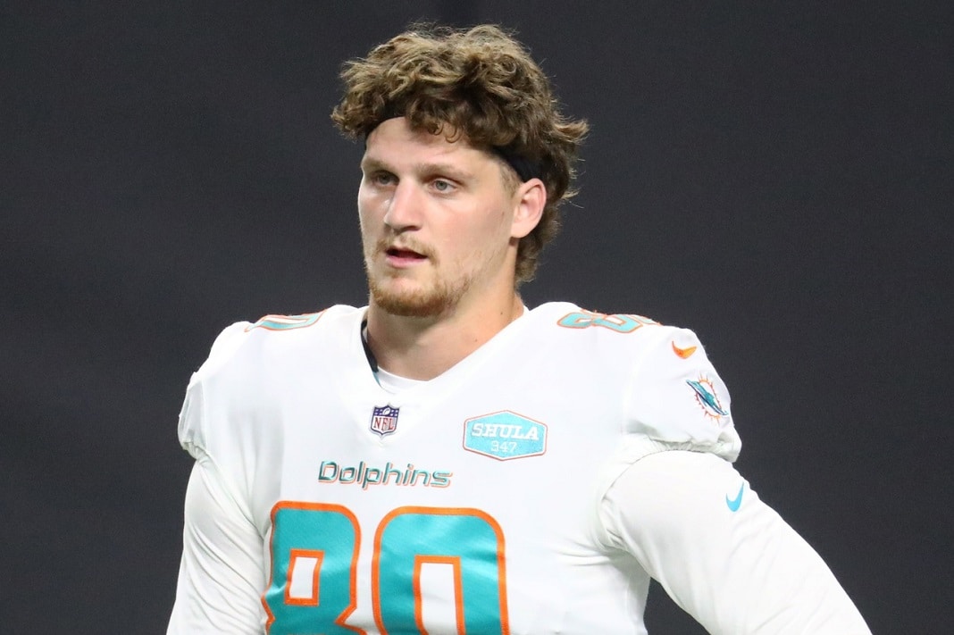 Khalil Mack Welcomed Adam Shaheen Back To Chicago...With Pain