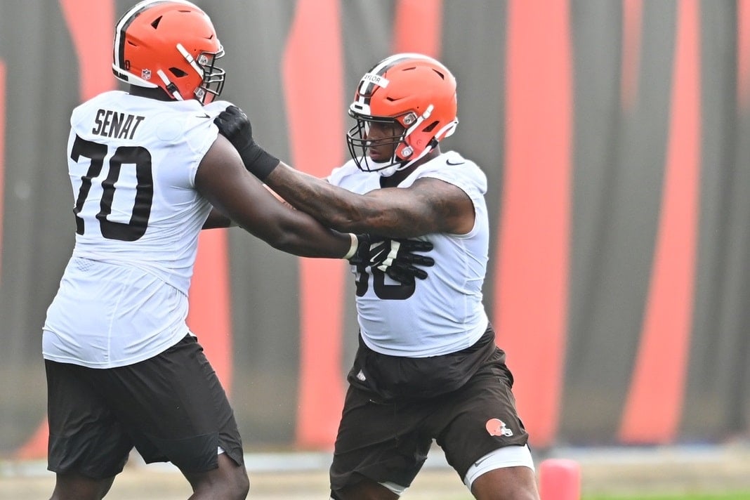 Bears Sign Intriguing Tackle Alex Taylor To Practice Squad