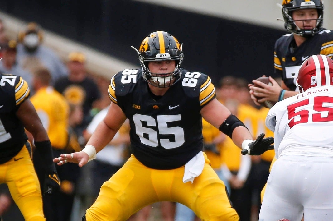 Multiple Chicago Bears Scouts Caught Eyeing Top College Center