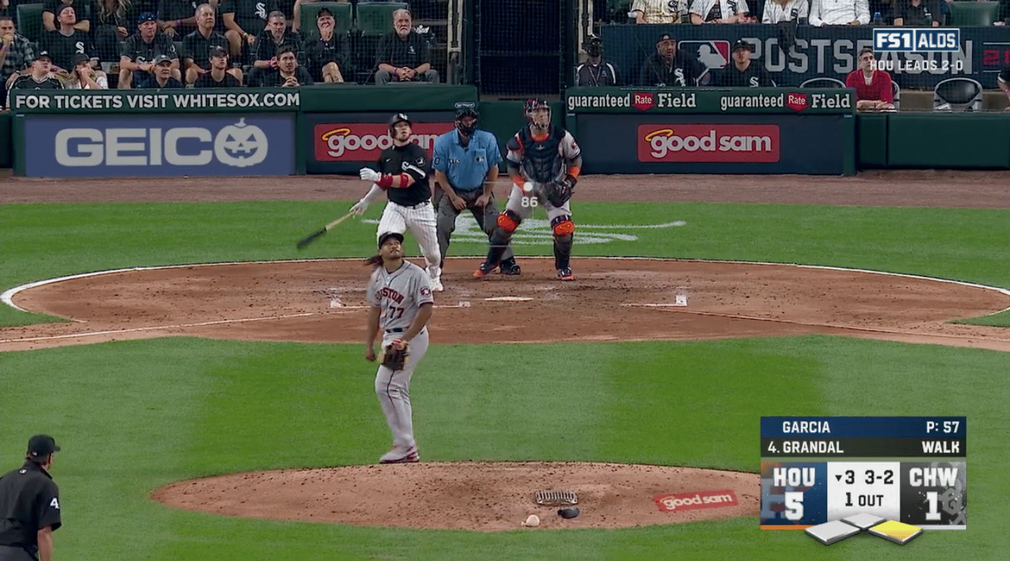 Yasmani Grandal Hits 2-Run Home Run