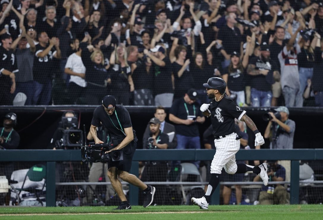 White Sox Players React To Insane Blackout Crowd