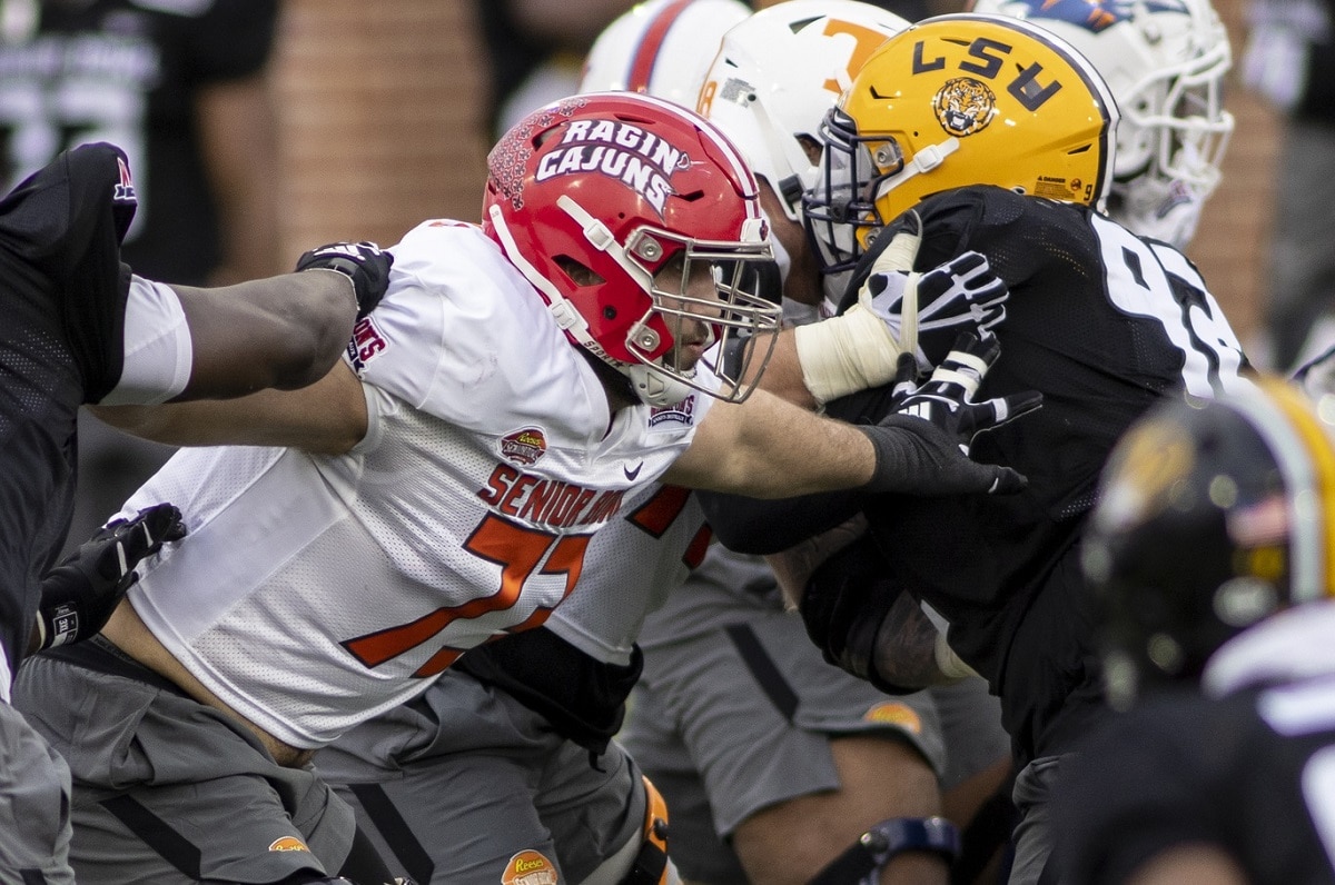 REPORT: Chicago Bears Add Talented OT Braxton Jones To O-line