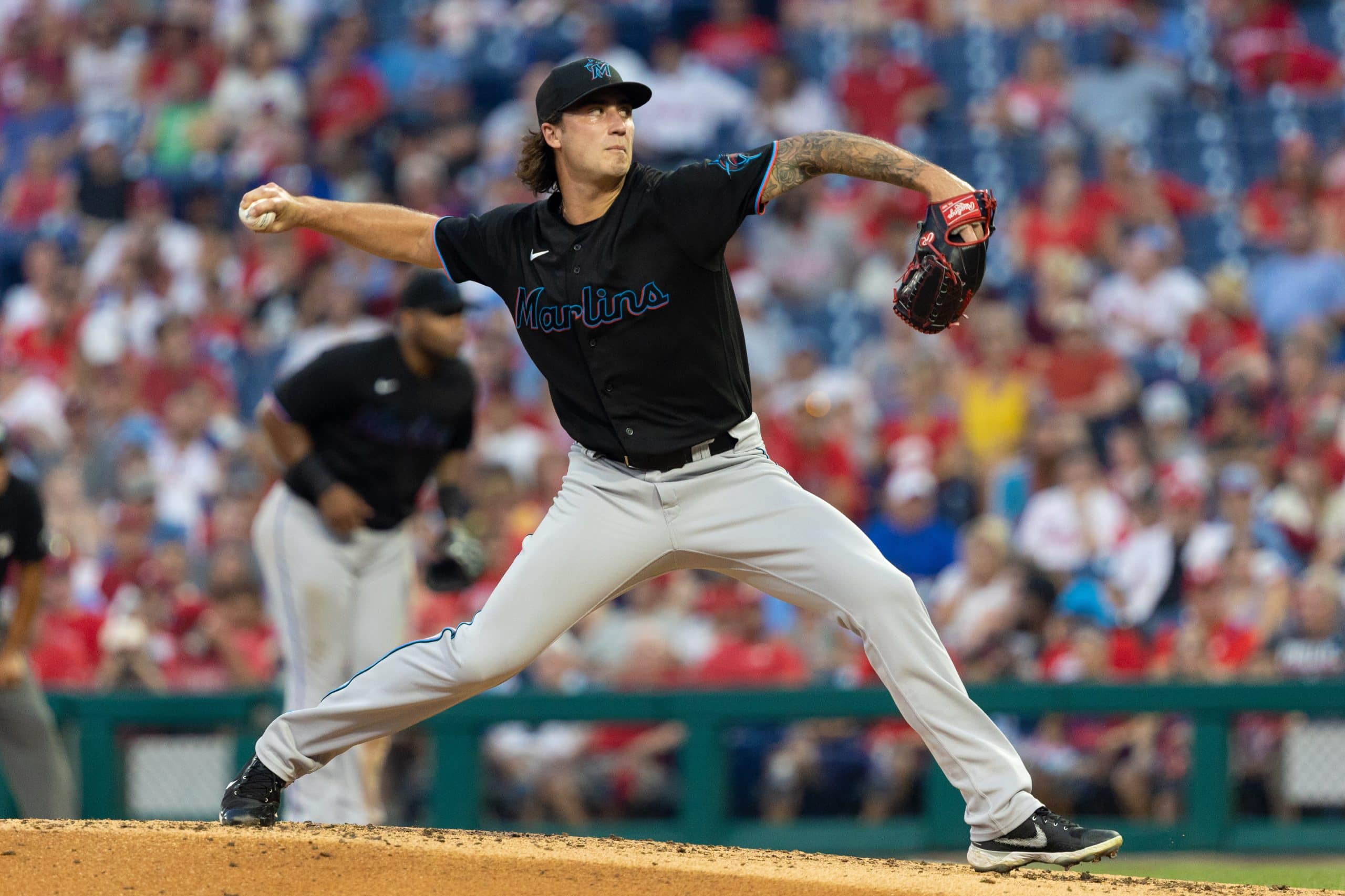 Cubs Sign Hard-Throwing Pitcher