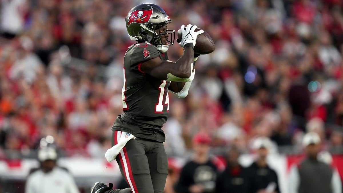 ESPN Predicts Unexpected WR Option For Justin Fields And Bears