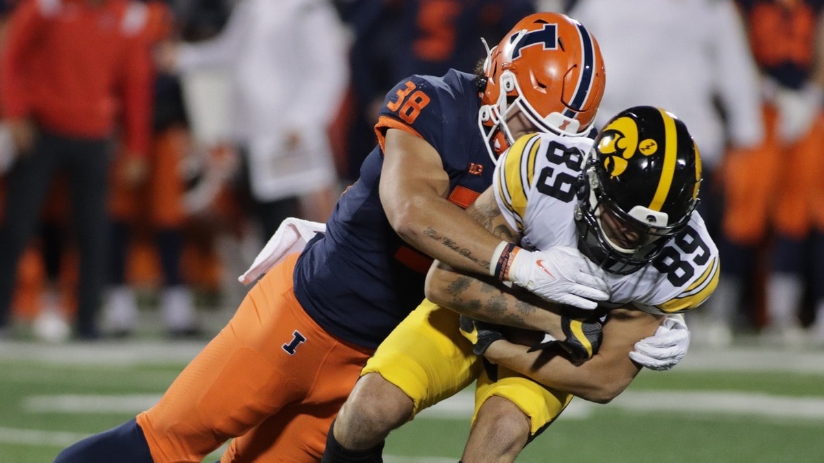 Chicago Bears Looking Into More Help At Linebacker