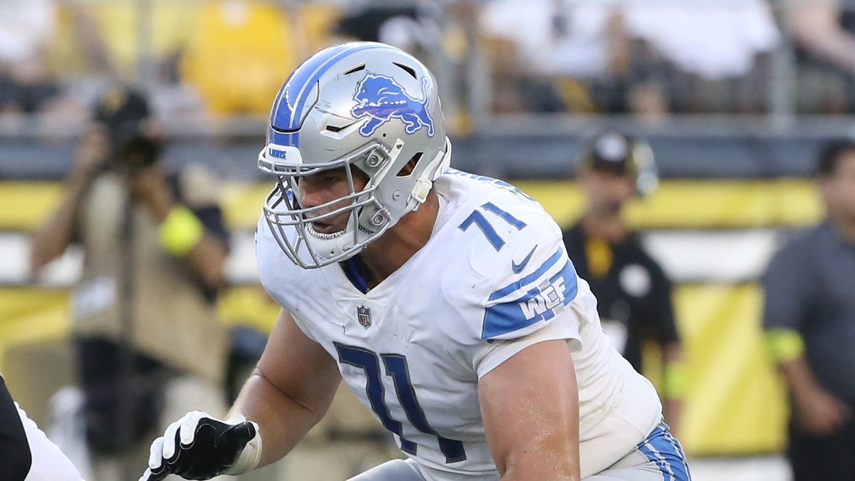 Chicago Bears Grab Needed O-Line Help From Division Rival