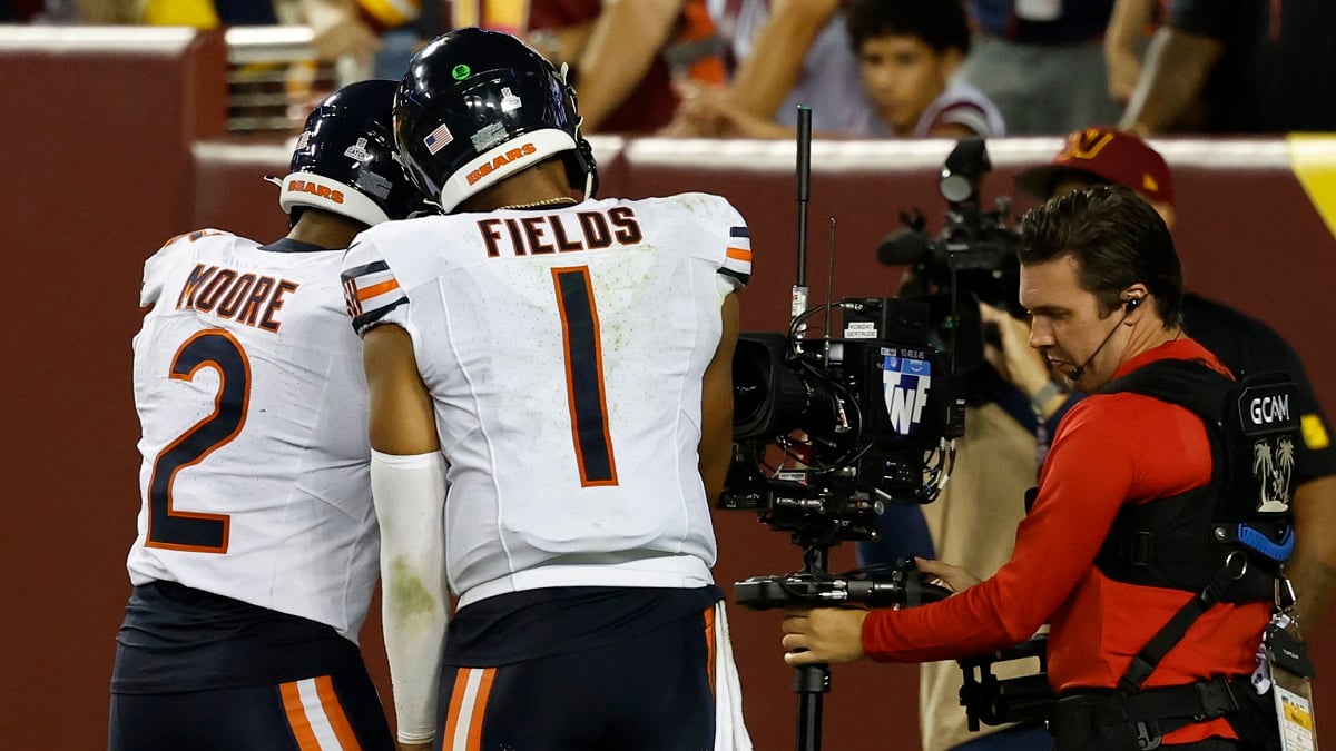 Justin Fields Reportedly Pressured Getsy To Feed D.J. Moore