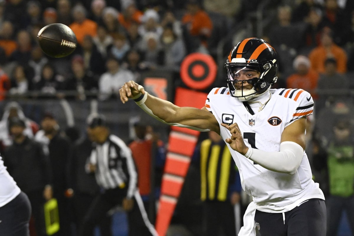 Ian Rapoport Reveals Why The Bears Have Not Traded Justin Fields