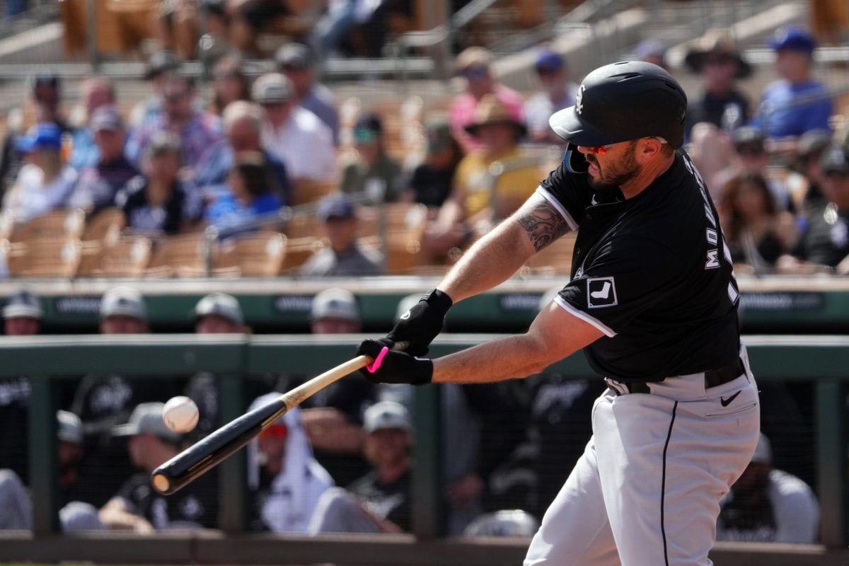 White Sox Weigh Bench Options: Moustakas Appears To Have Edge Over Sheets