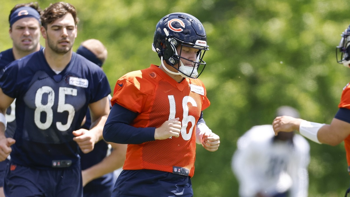Former Exec Claims Looming Chicago Bears Roster Battle Is Overlooked