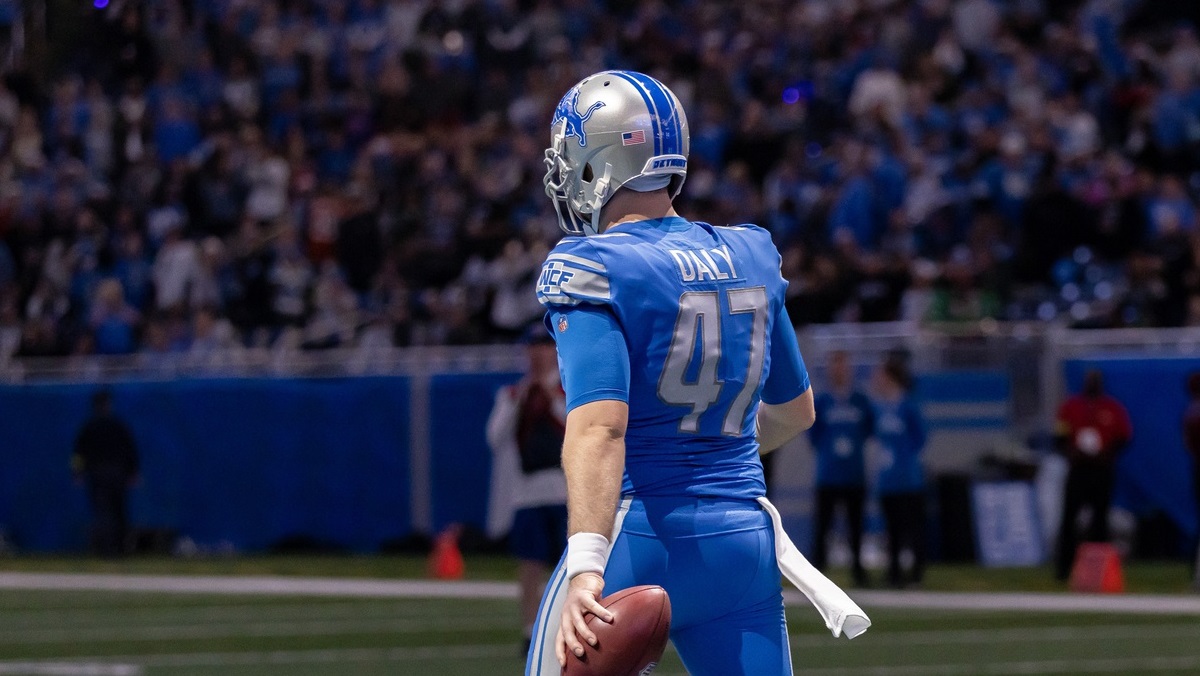 The Bears' Choice To Replace Patrick Scales Is So On-Brand