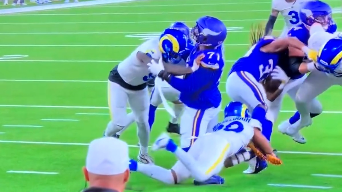 Chicago Bears Rival Appears To Suffer Catastrophic Injury