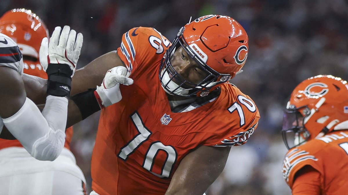 New Braxton Jones And Darnell Wright Stat Makes Waldron Look Even Worse