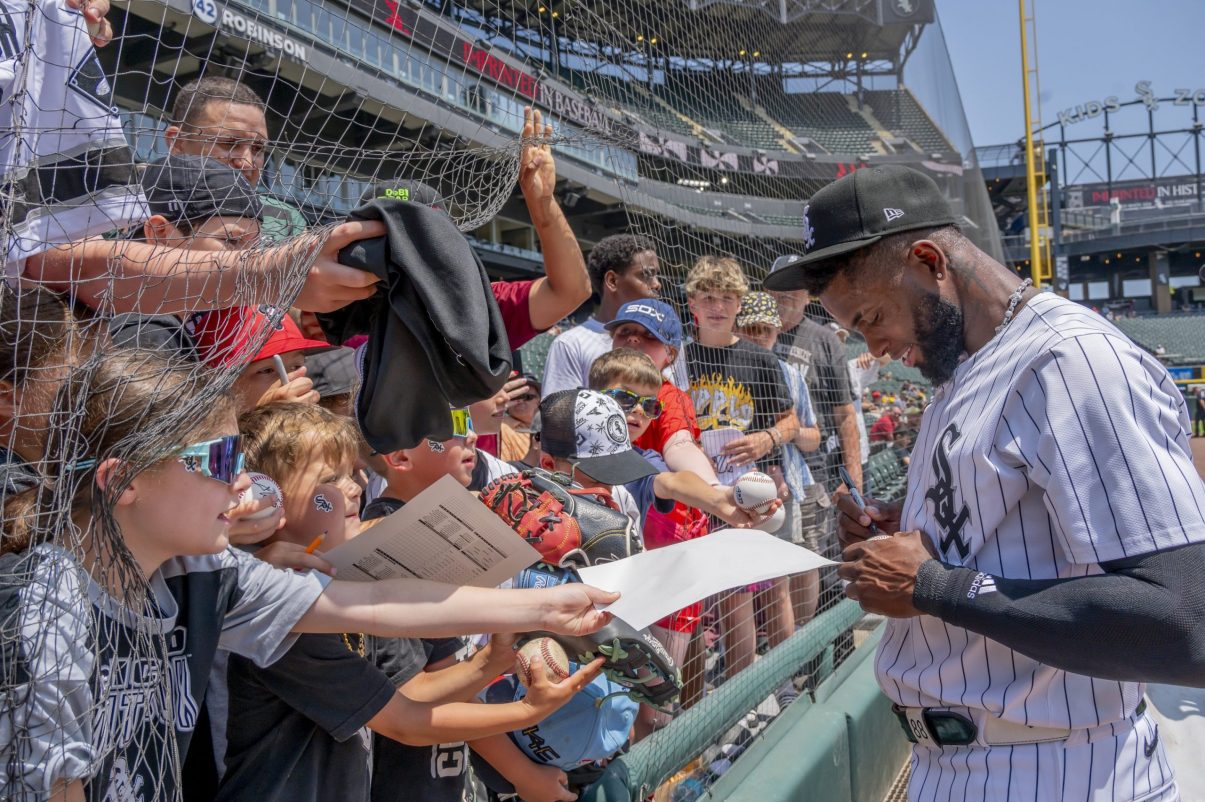 Luis Robert Jr. Exits With Hamstring Tightness Amid Trade Speculation